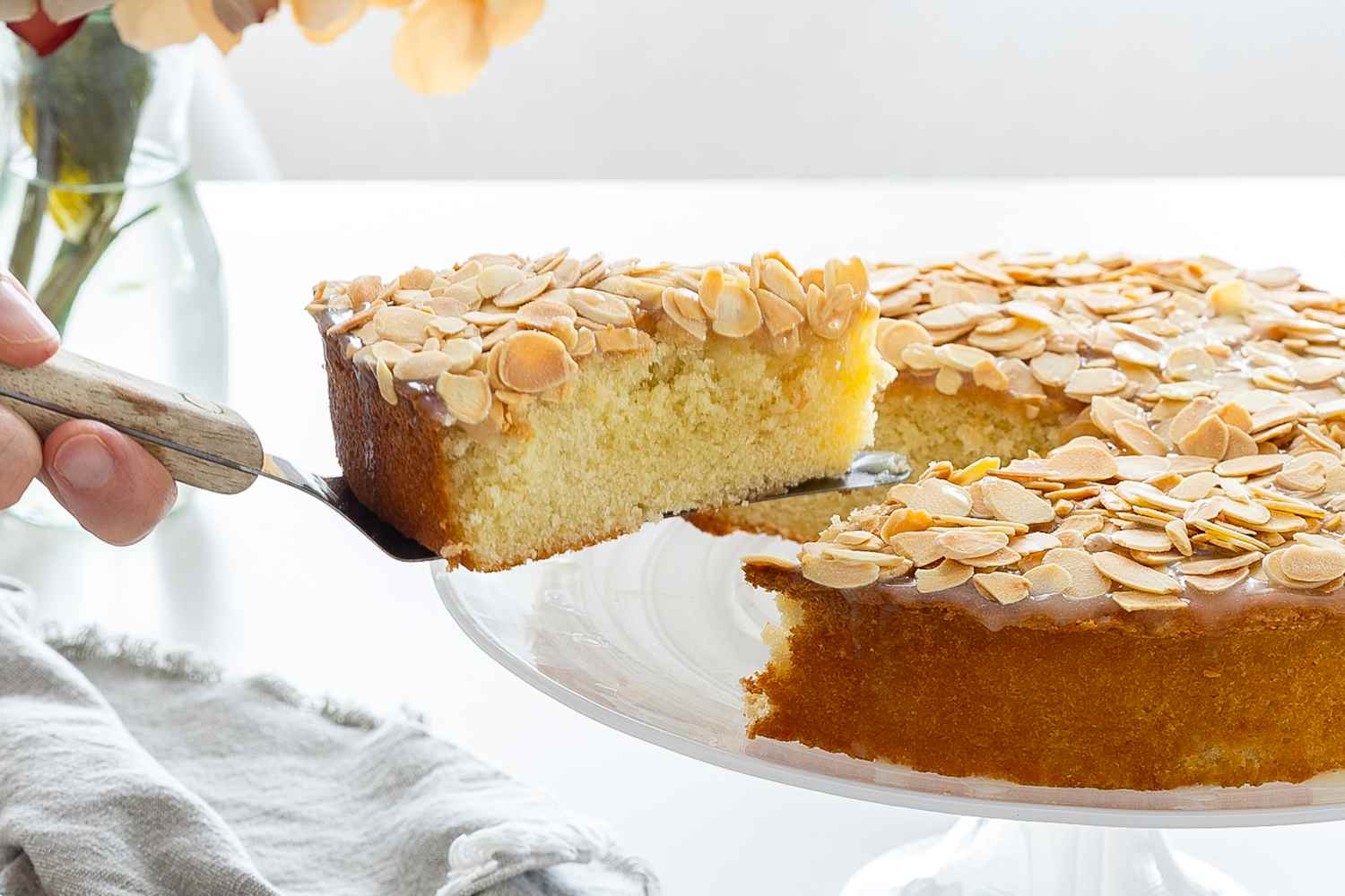 Prevent Cakes from Drying Out With This “Brilliant” Kitchen Hack | The ...