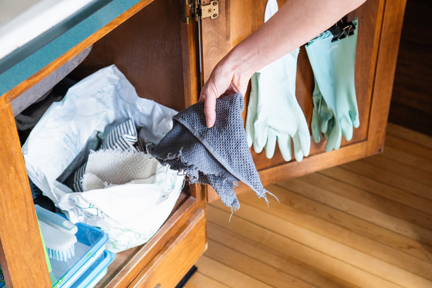 This Rag Bag Transforms Your Under-the-Sink Space | Apartment Therapy