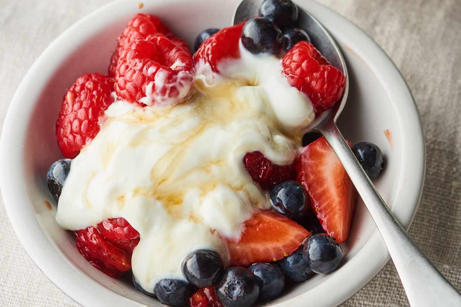 The Clever “Dry Yogurt” Hack People Can’t Stop Making for Breakfast ...