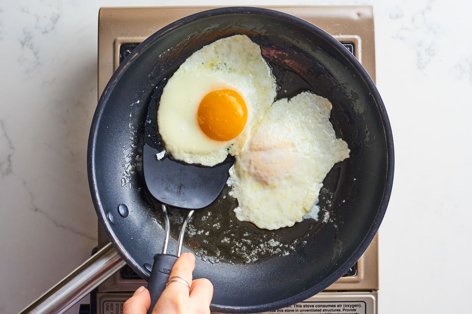 how to fry an egg using water