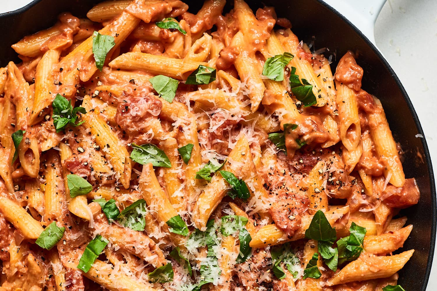 how to make a pasta in red sauce