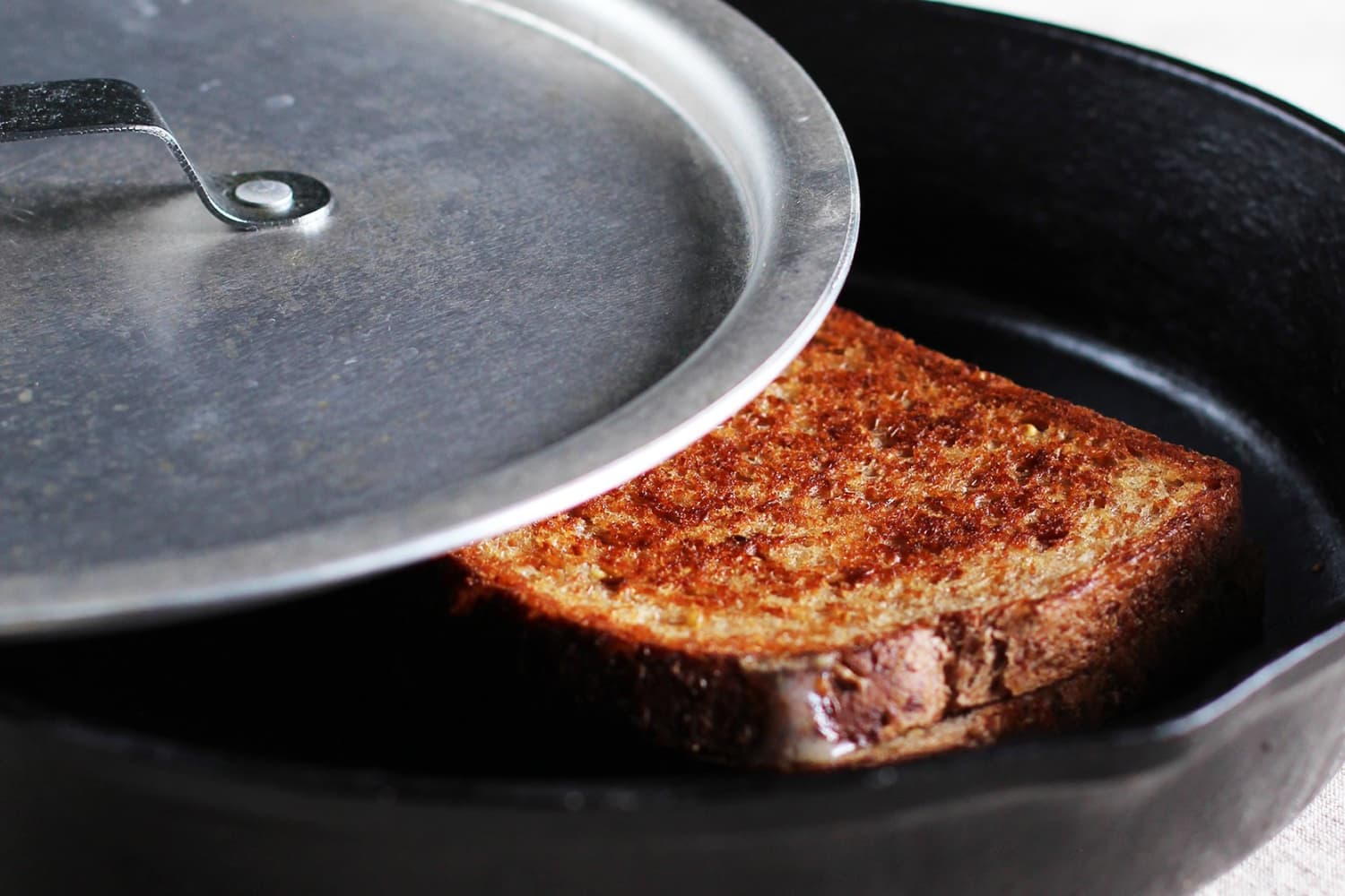 how to cook a grilled cheese sandwich in a pan