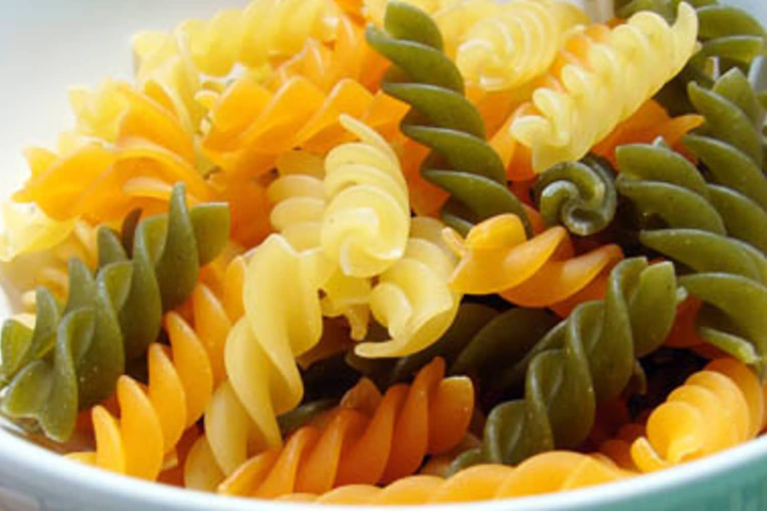 how to make pasta yellow