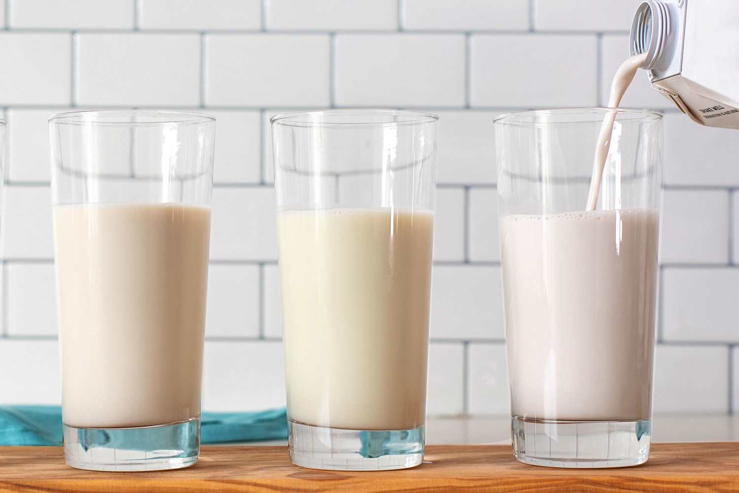 Oat vs. Almond vs. Cow's Milk: Which One Is Better? | The Kitchn