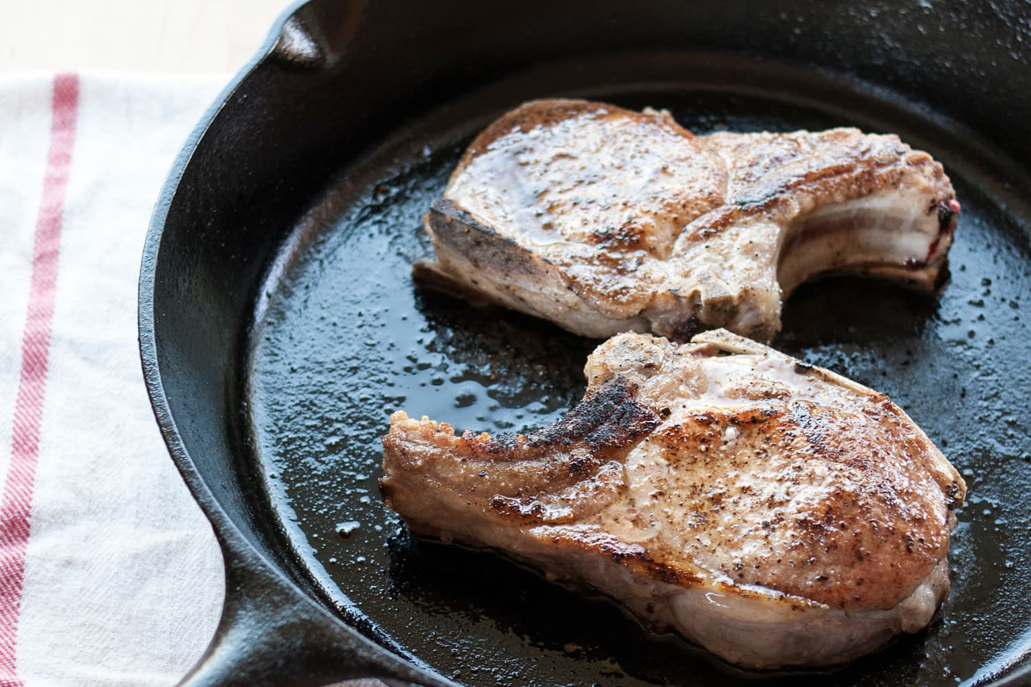 how to cook meat in a cast iron pan