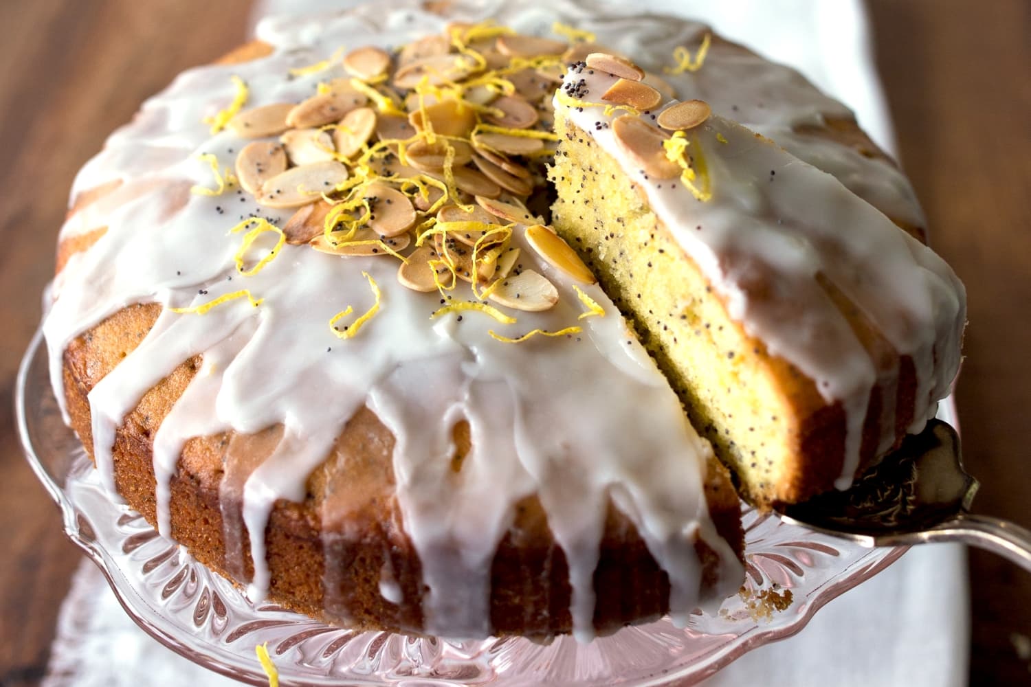 lemon drizzle cake garnish