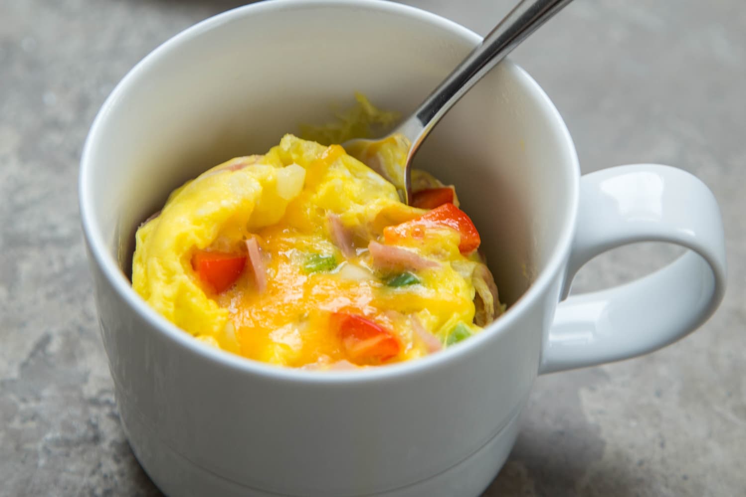 how to cook an omelette in a mug