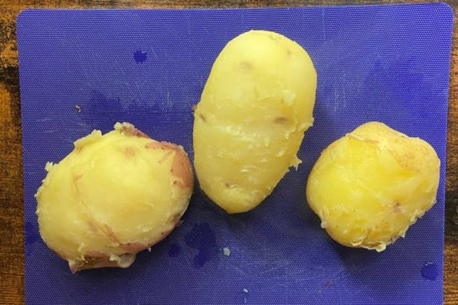 I Tried the Viral Hack for Peeling a Pound of Potatoes Without a Peeler ...