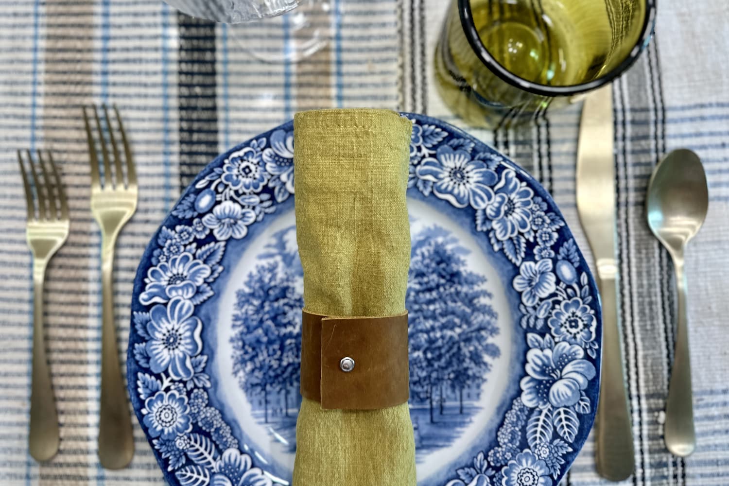 The DIY Trick I Use to Make Napkin Holders Out of Fabric Samples | The ...