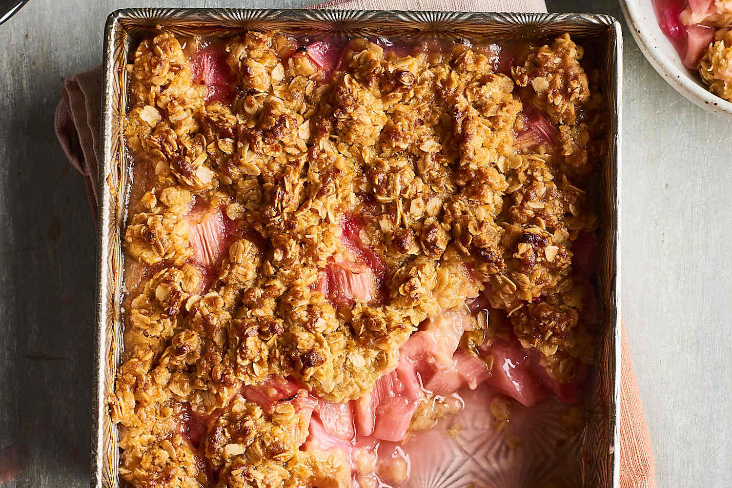 9 Irresistible Rhubarb Crisp Recipes to Taste Spring in Every Bite ...