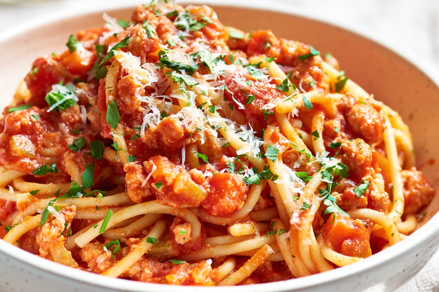 We Can't Decide If This "Scissors Method" for Eating Pasta Is Brilliant ...