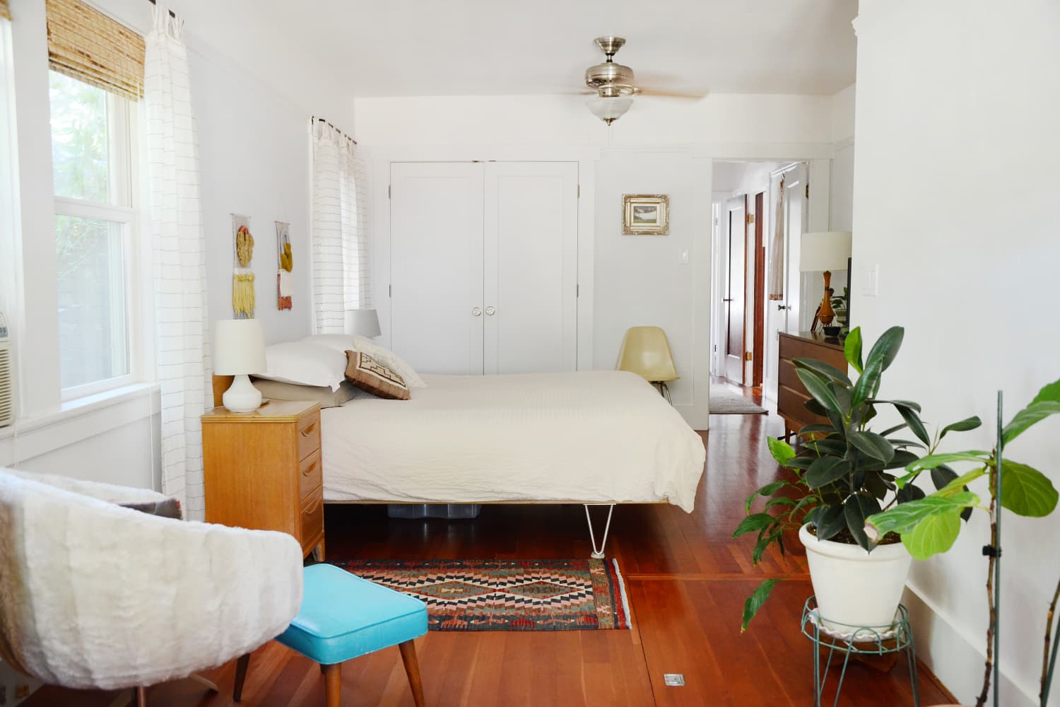 Vacuum Under the Bed - Weekend Projects 2020 | Apartment Therapy