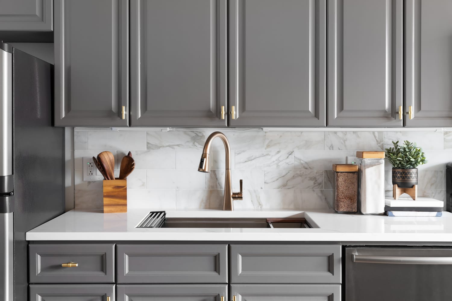 7 Kitchen Cabinet Color Trends on Their Way in (and Out!) in 2024 | The ...