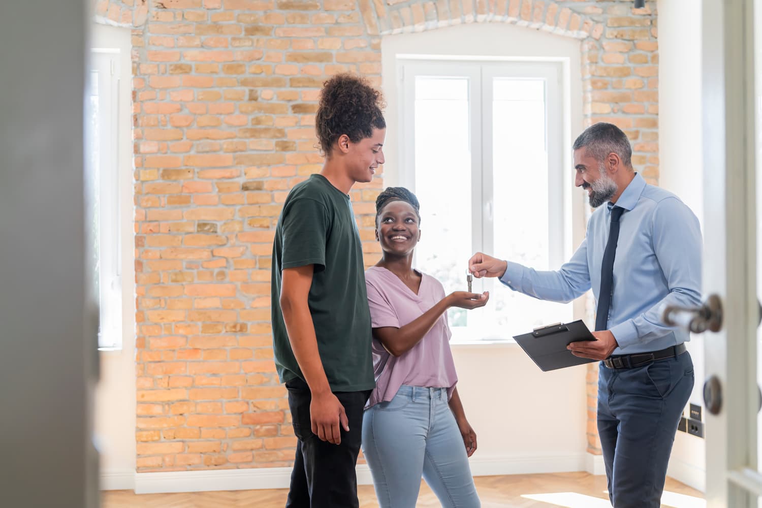 5 Landlord Red Flags I Wish I Knew Sooner | Apartment Therapy