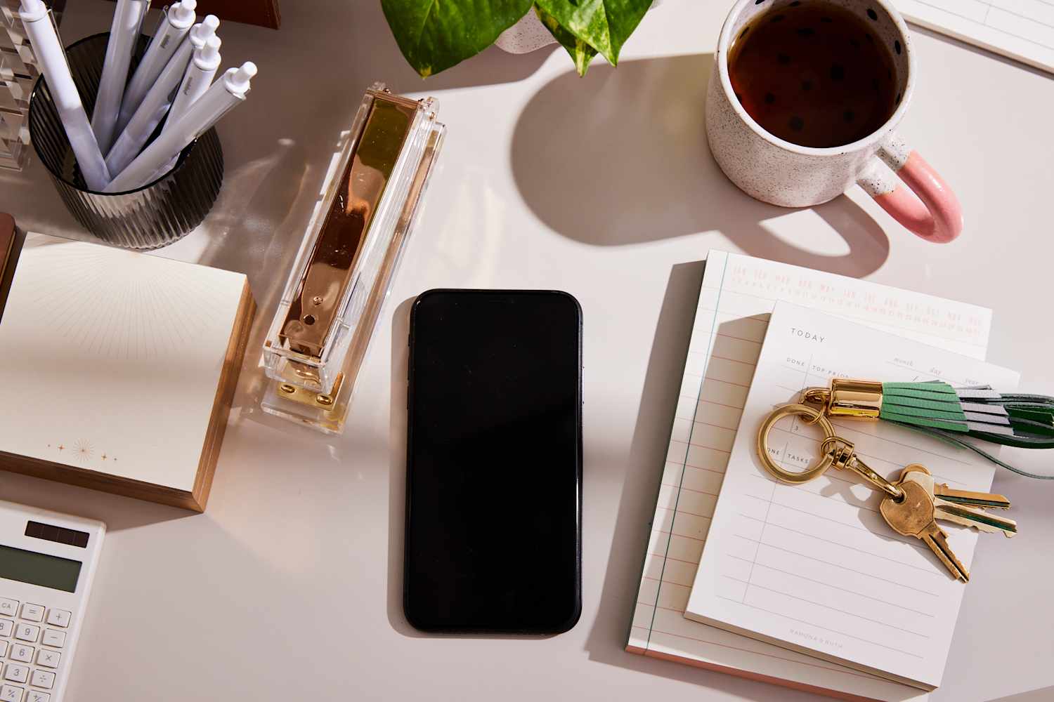 I Tried the "One Touch" Rule to Reduce My Digital Clutter | Apartment ...