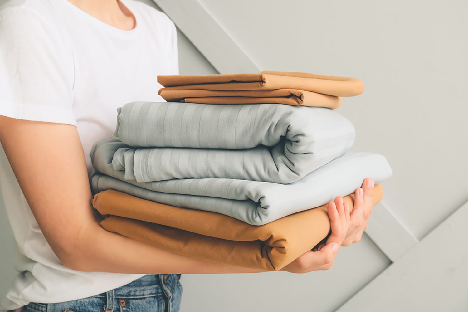 How to Fold a Fitted Sheet | Apartment Therapy