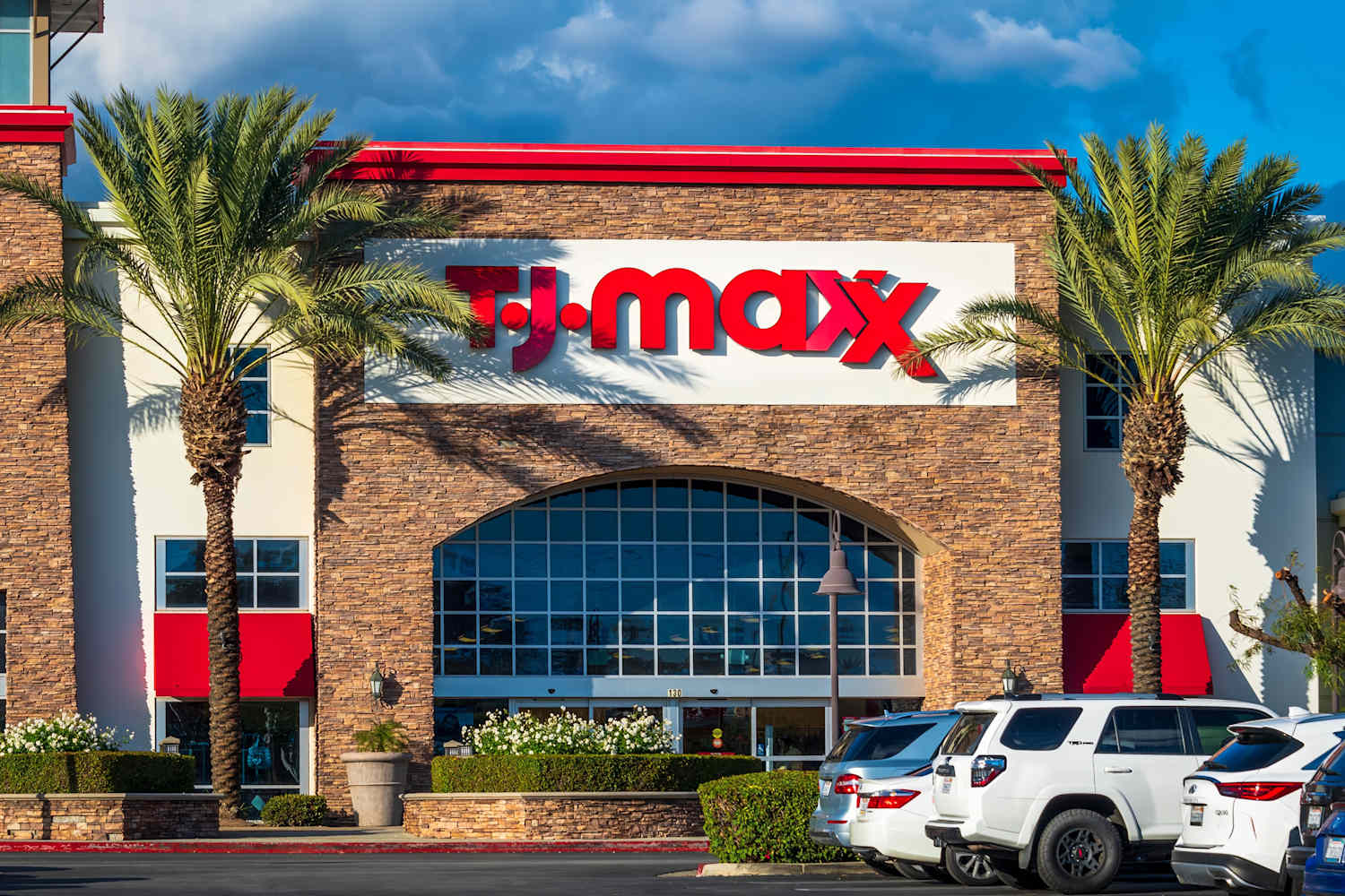 This Stackable $6 T.J. Maxx Organizer Instantly Organized My Pantry ...