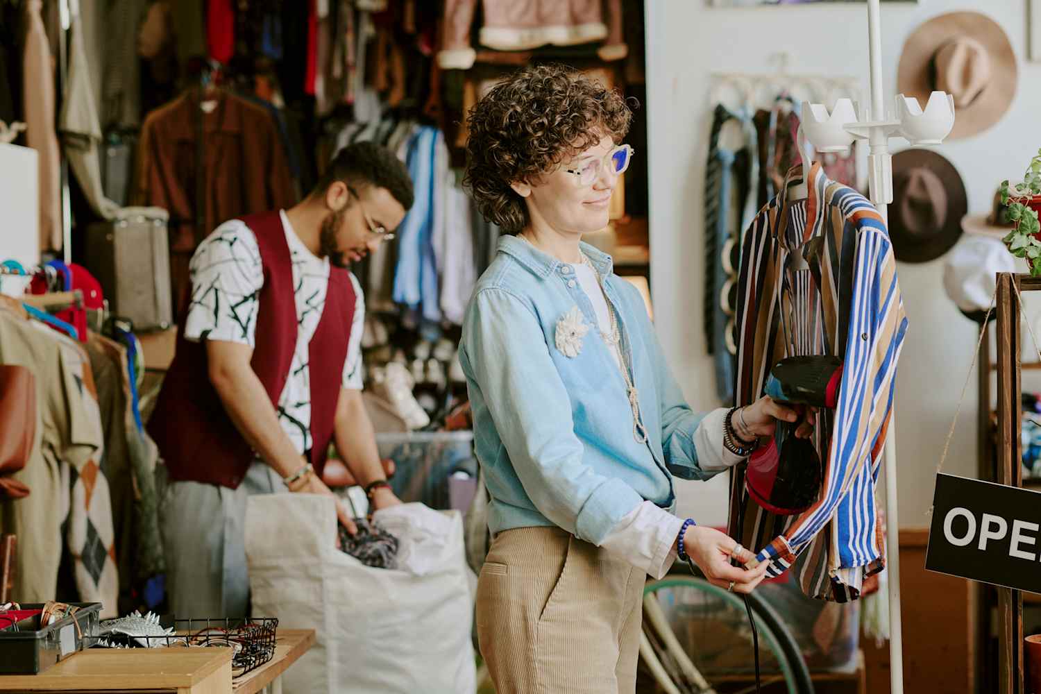 Why You Need to Go to Your College’s Swap Shop ASAP | Dorm Therapy
