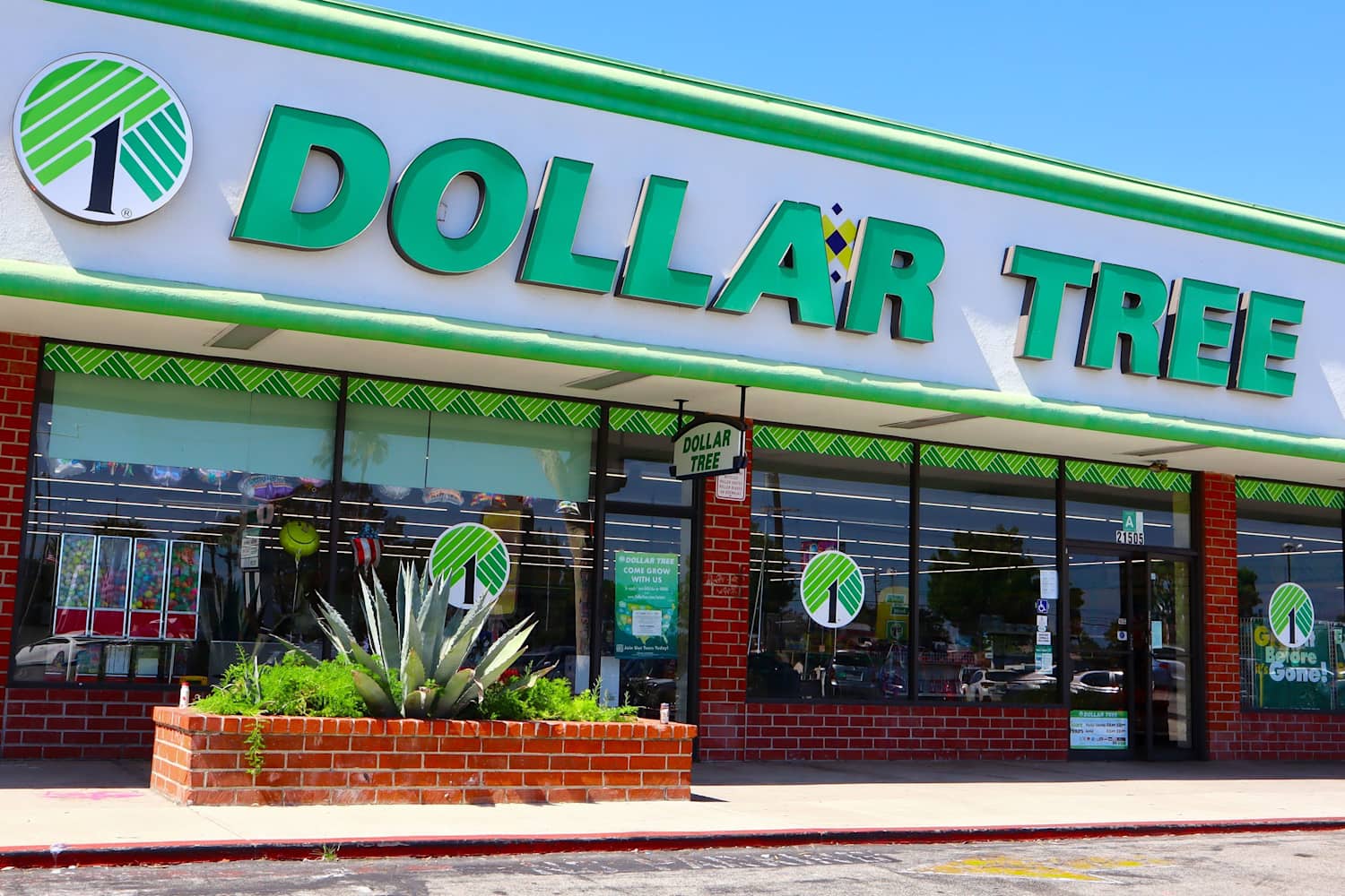 This Dollar Tree Hack Uses Organizers for Electronics Storage ...