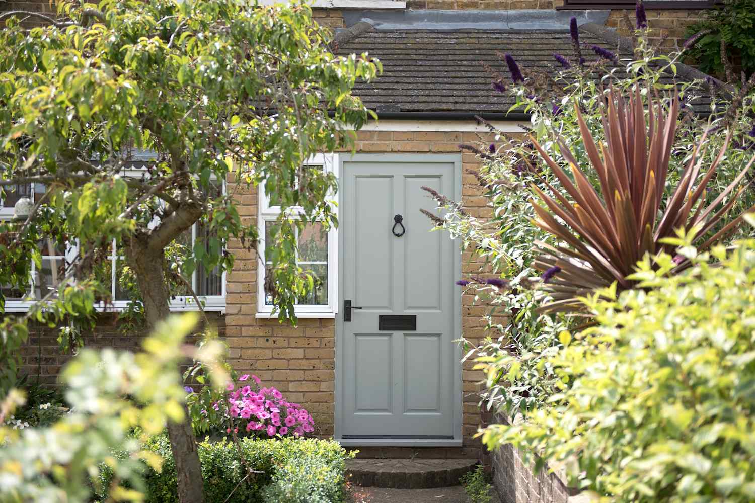 6 Pro-Approved, Cheap Ways to Transform a Front Door | Apartment Therapy