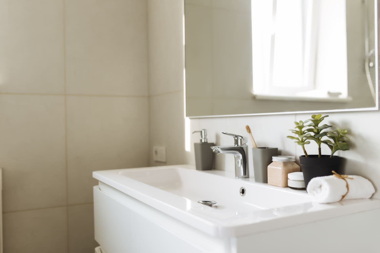 Split Bathrooms: The Pros & Cons | Apartment Therapy