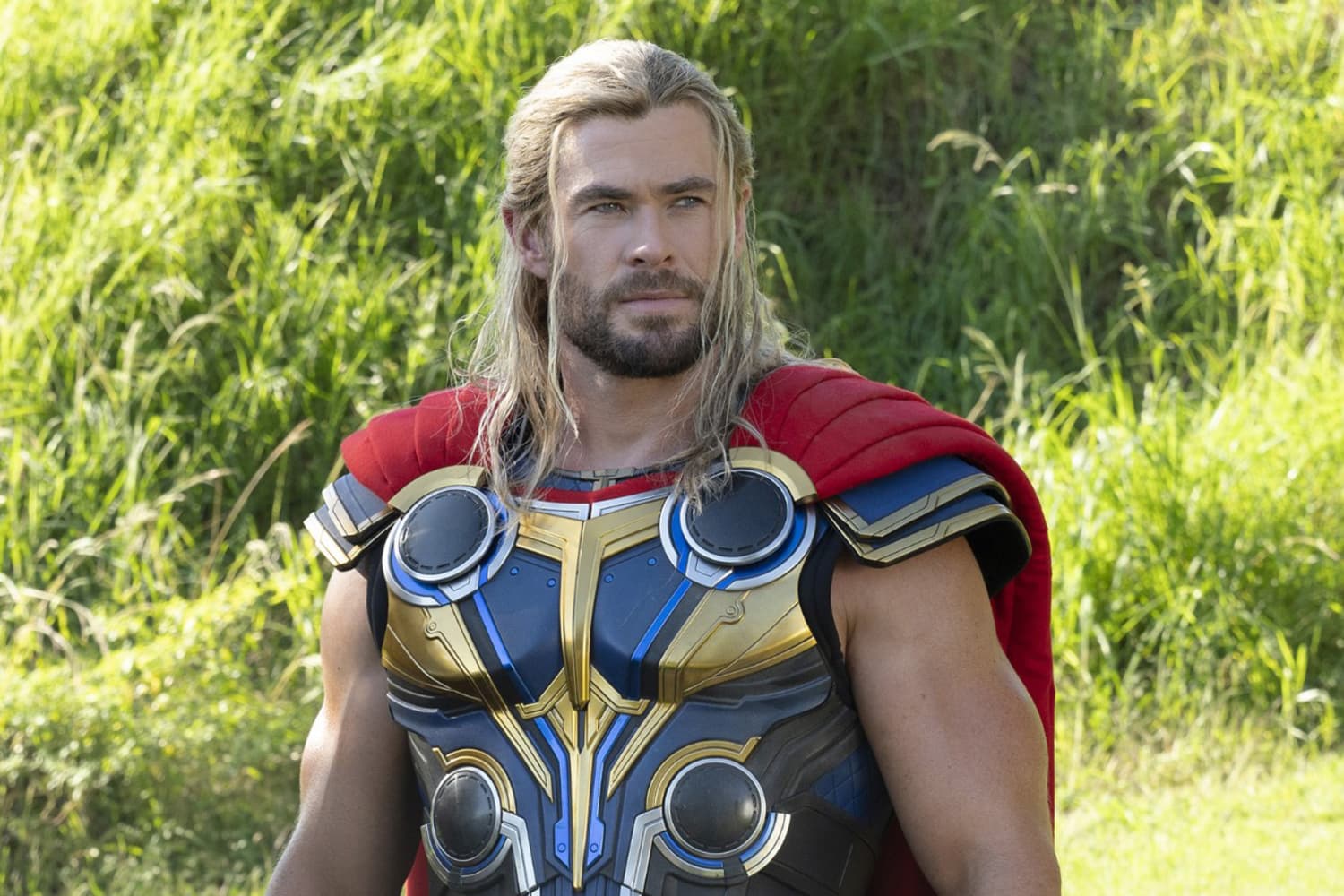 Apparently Chris Hemsworth Ate 10 Meals a Day to Prepare for His New ...