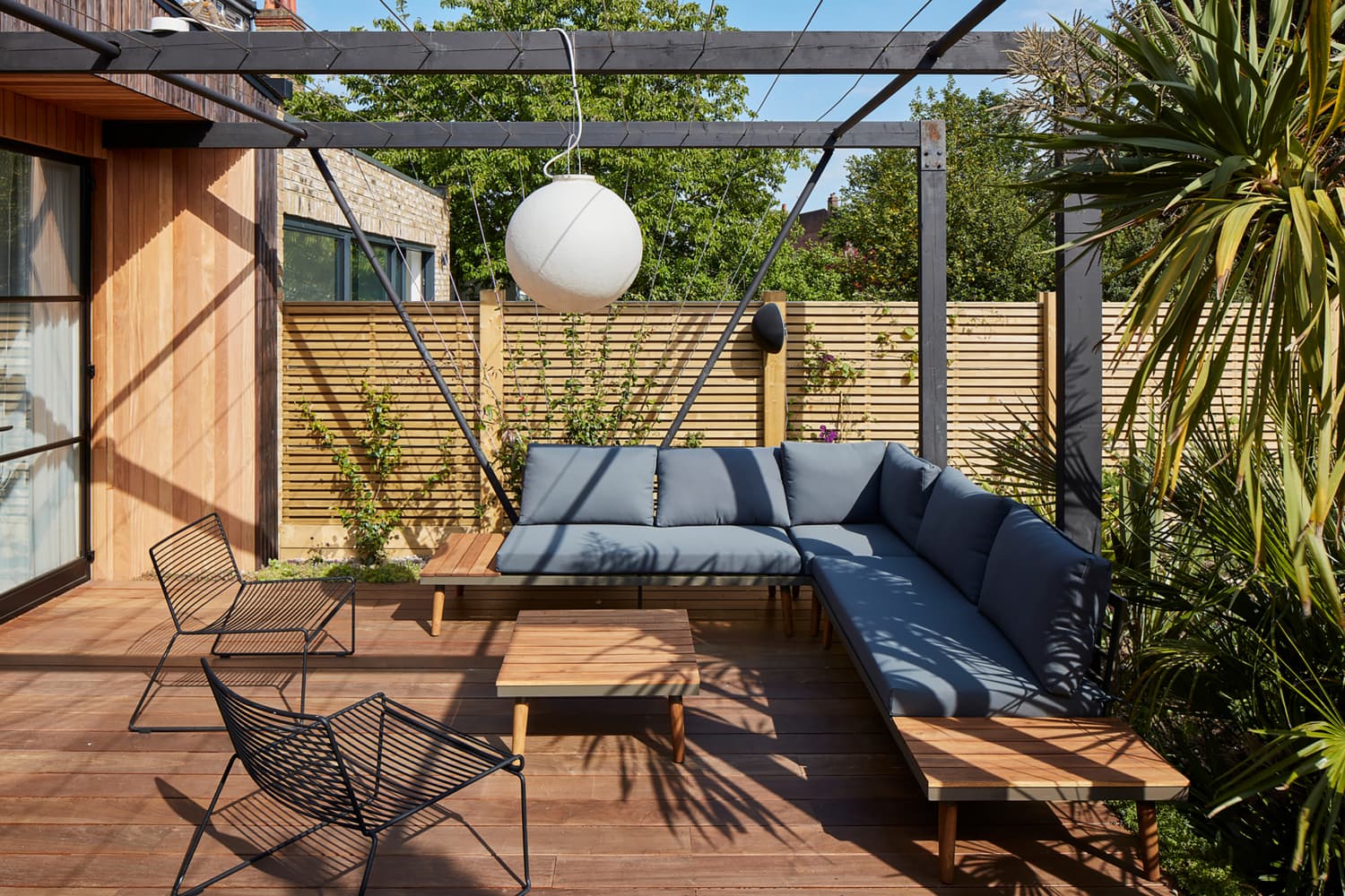 9 Outdoor Decor Trends You Might Regret for 2024 | Apartment Therapy