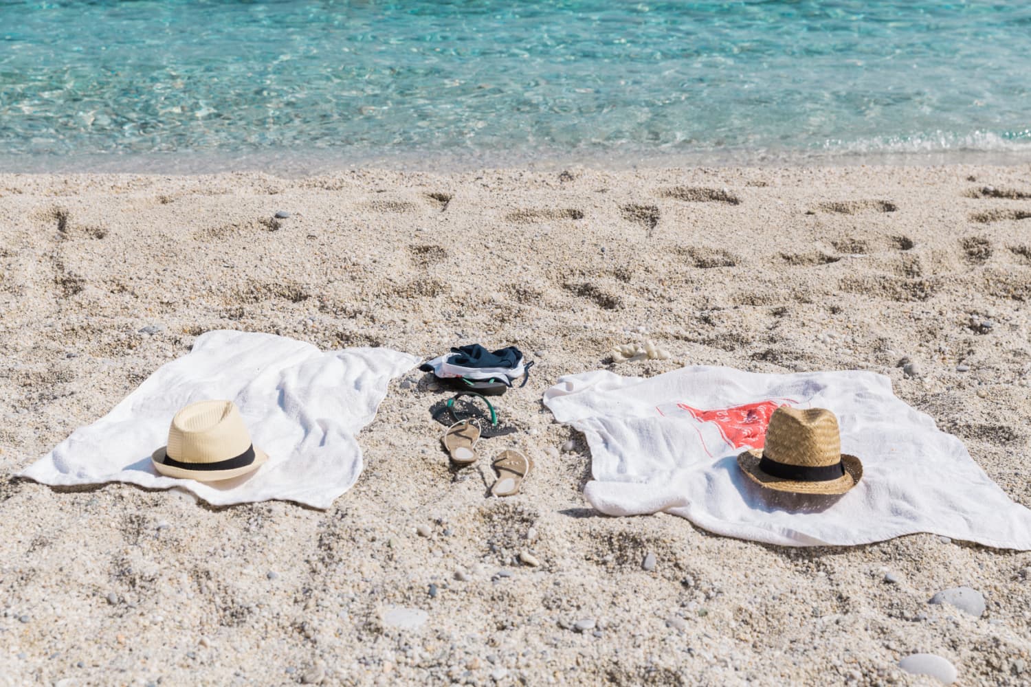 What Is a Mega-Moon? Honeymoon Vacation Trends 2022 | Apartment Therapy