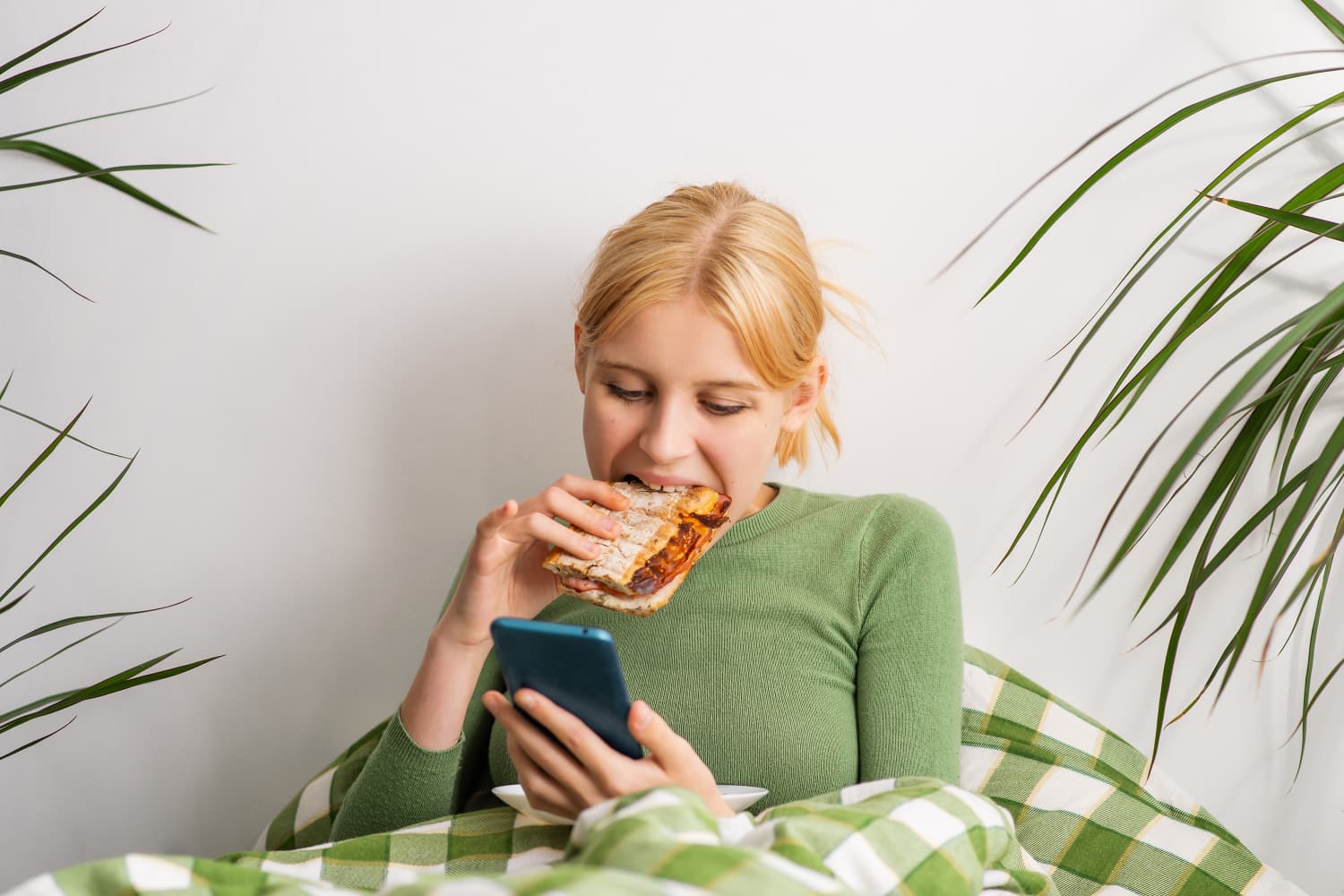 I Tried Bed Rotting But I Prefer This Lazy Girl Self-Care | Apartment ...