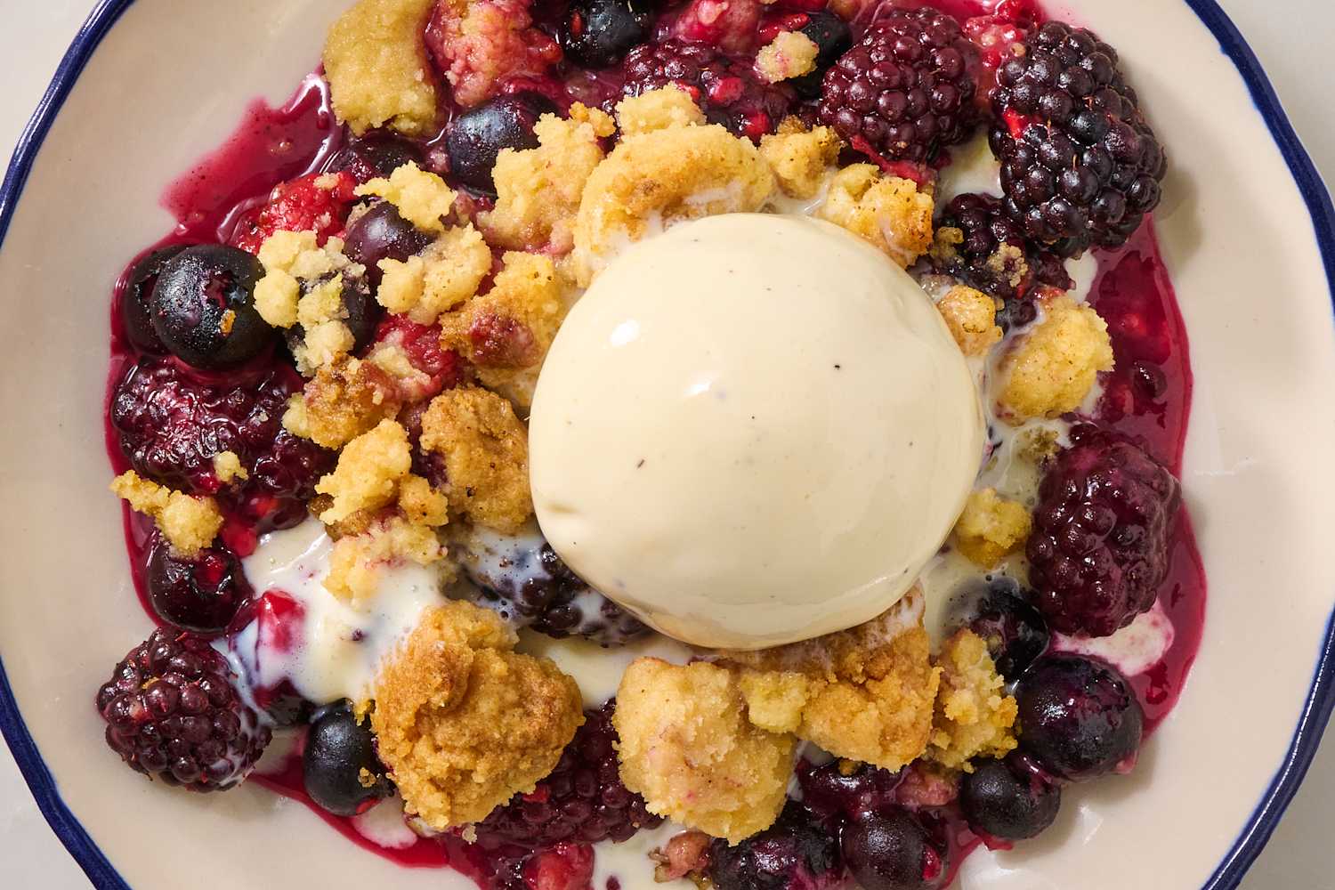 berry crumble