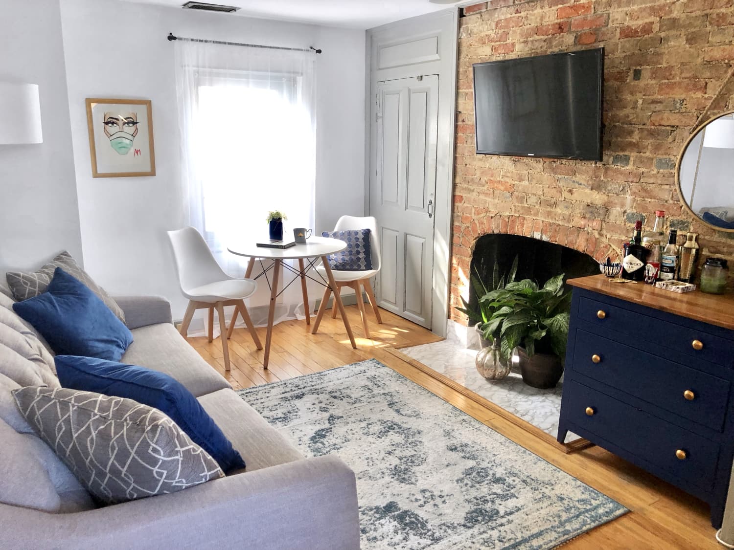 450-Square-Foot Apartment Full of Renter-Friendly Updates | Apartment ...