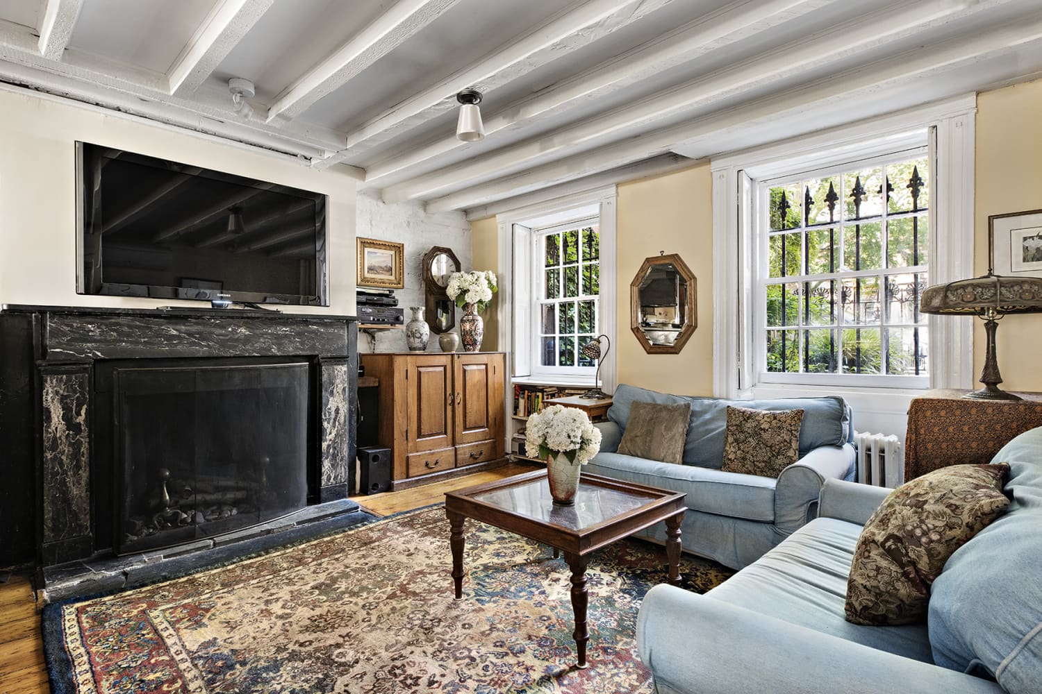 Seinfeld Elaine Benes NYC Townhouse Photos | Apartment Therapy