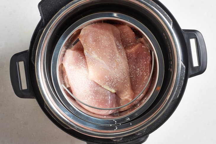 how to cook chicken in pressure cooker video