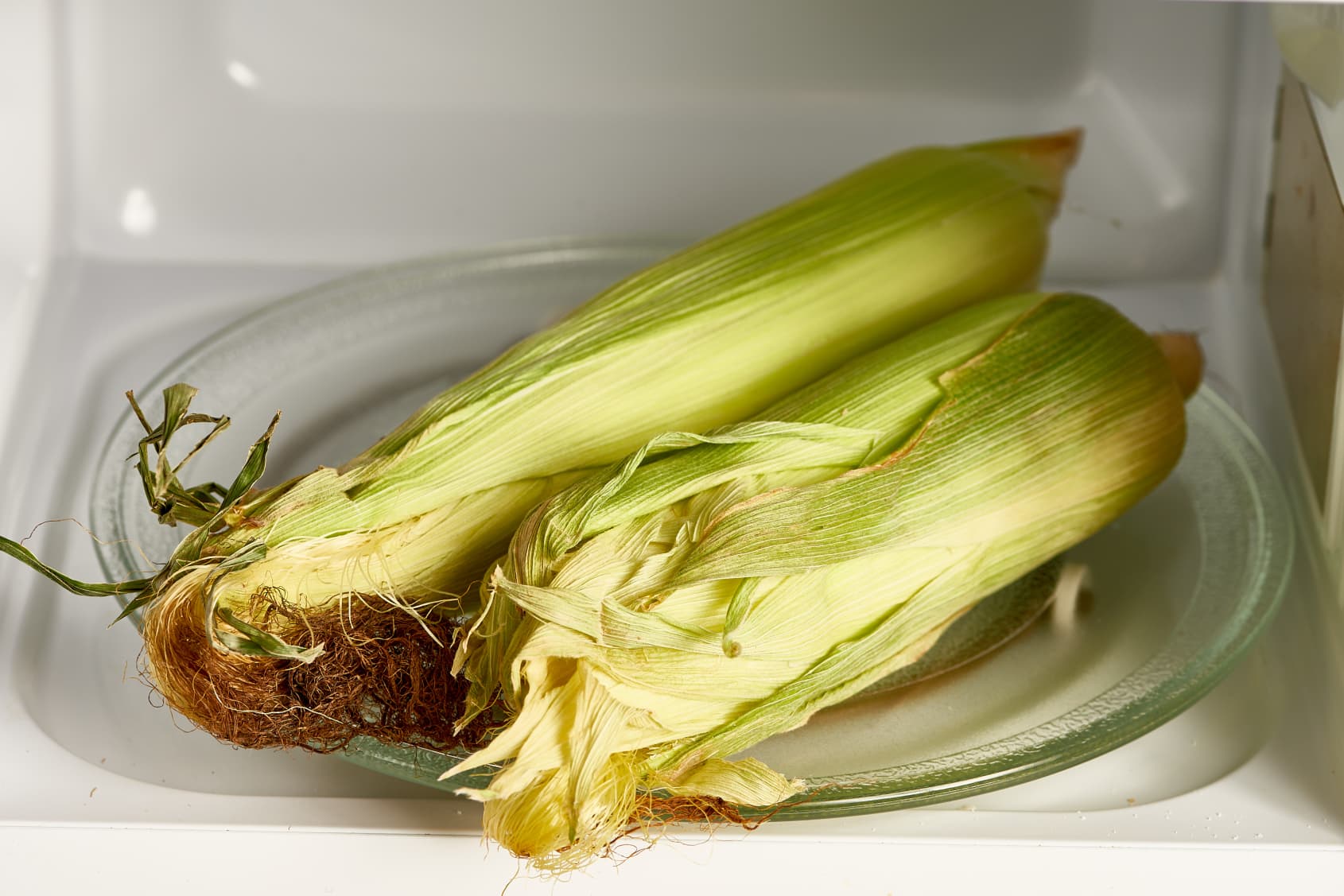how to cook corn husks in microwave