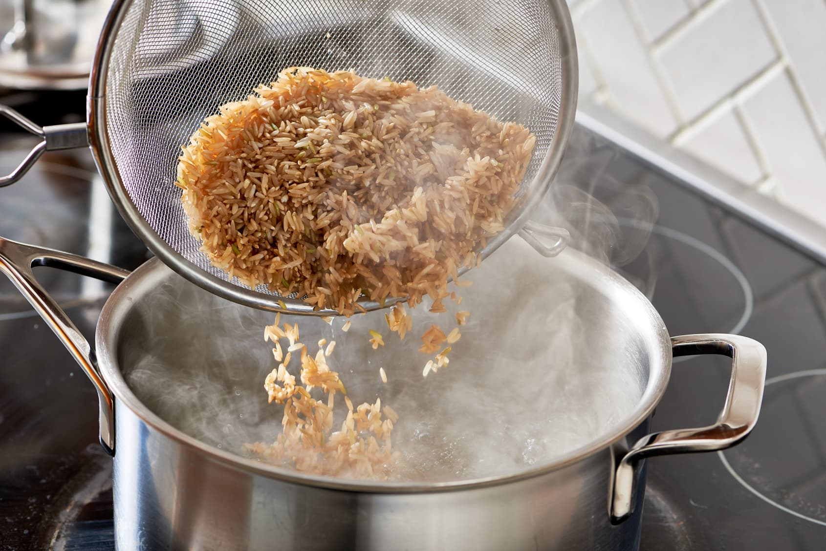 how to boil brown rice on stove