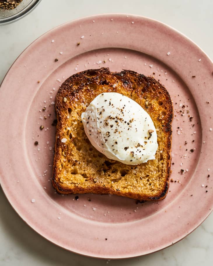 how to cook a poached egg properly