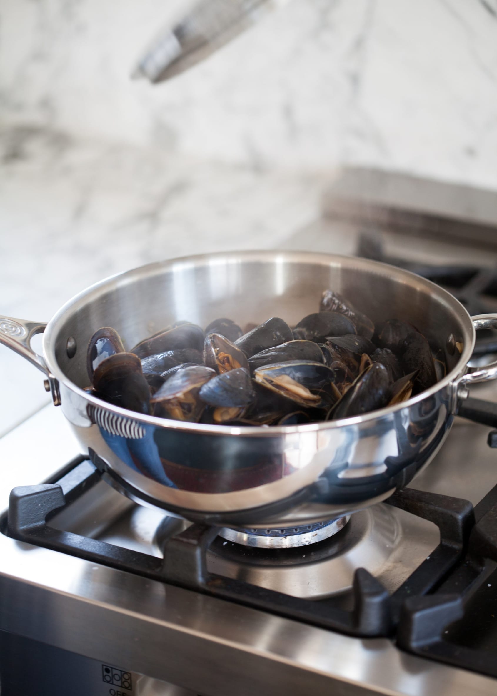 how to make mussels on the stove