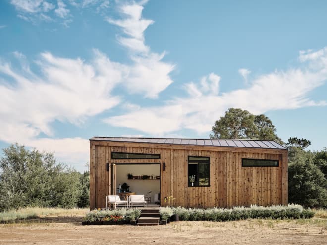 This Tiny House Is 500 Square Feet of Modern Design – Sofia Consola