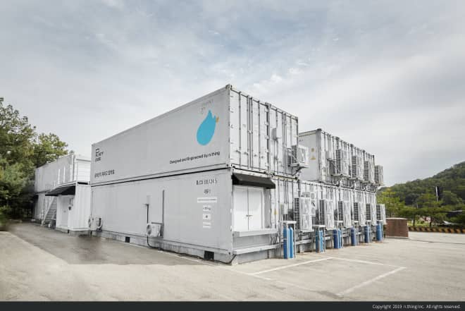 These Stacked Shipping Containers Are Actually High-Tech Farms - The ...