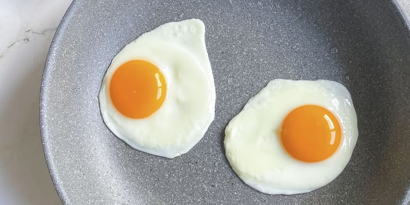 how to cook eggs sunny side up in microwave