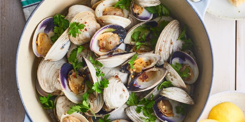 how to cook garlic butter clams