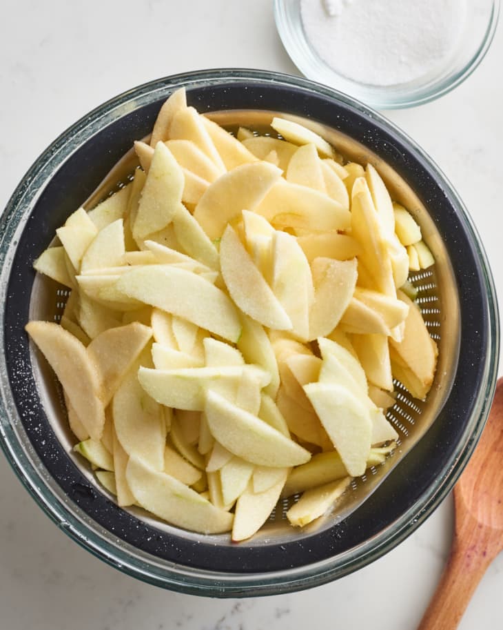 how to cook a frozen apple pie in a glass dish