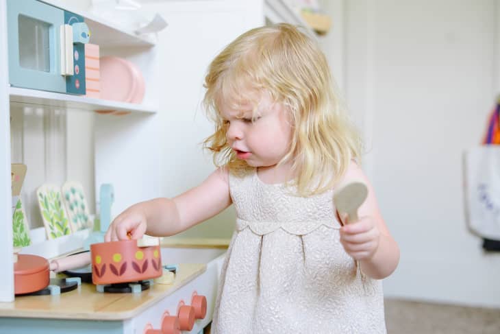 Why I Love the Tender Leaf Toys Play Kitchen (It's Totally Worth It ...