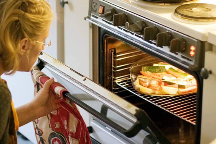 Quick Tip: Keep the Oven Door Closed! | The Kitchn