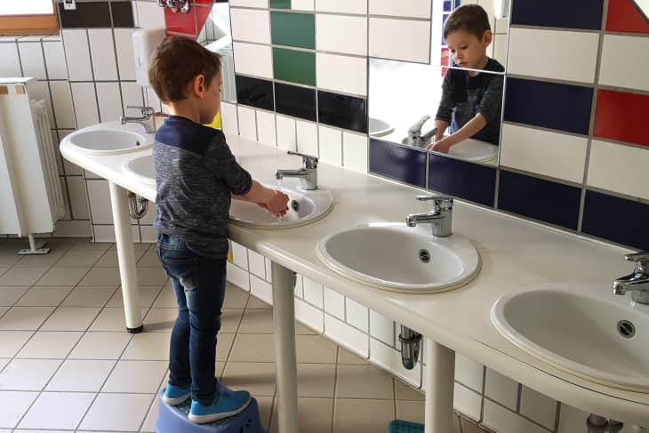 public toilets settle