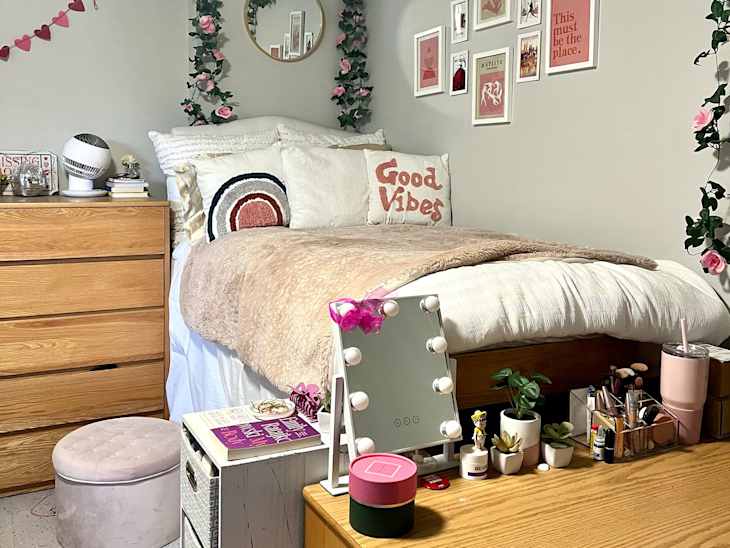The 39 Dorm Room Essentials Every College Student Needs | Dorm Therapy