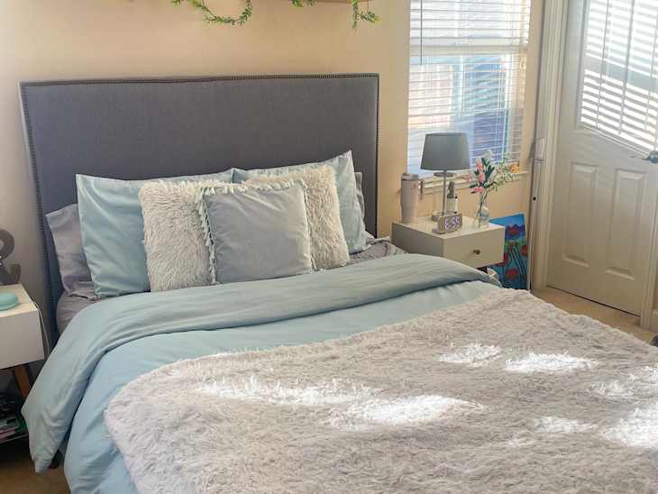 How a College Commuter Student Updated Her Childhood Bedroom | Dorm Therapy