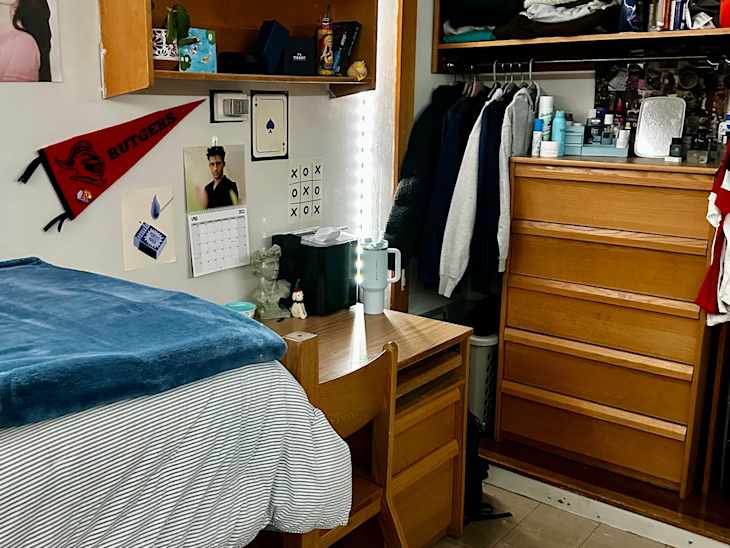 See How This Freshman Made His Dorm the Ultimate Hangout | Dorm Therapy