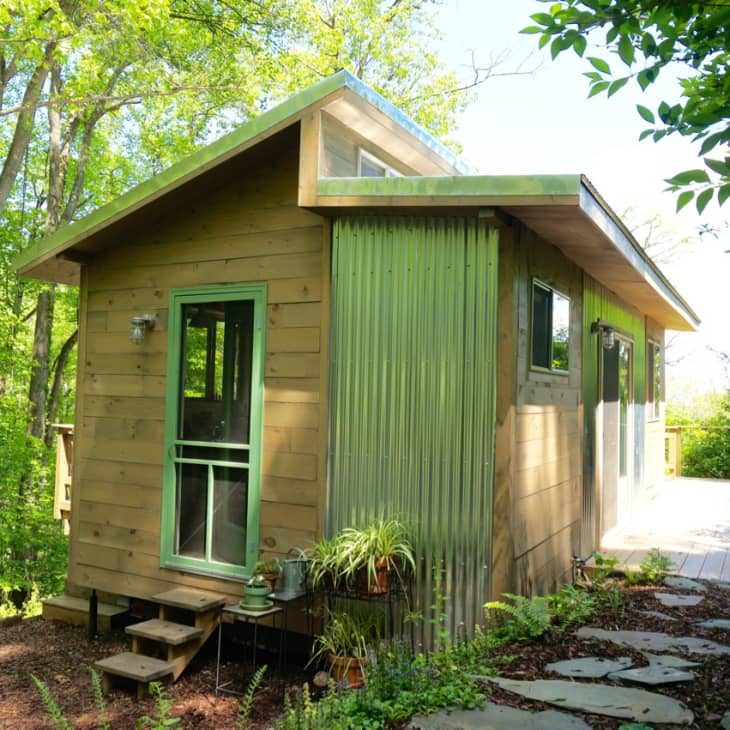 A Small, Solar-Powered House in the Blue Ridge Mountains | Apartment ...