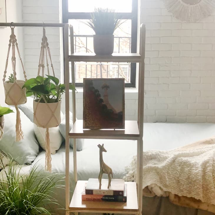350-Square-Foot Studio Apartment With Clever Room Divider | Apartment ...